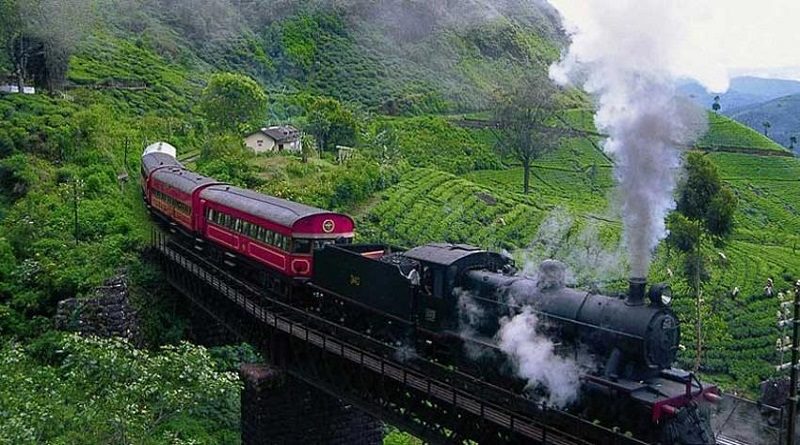 The Badulla Train Leaves The Observetion Compartment And Arrives In ...